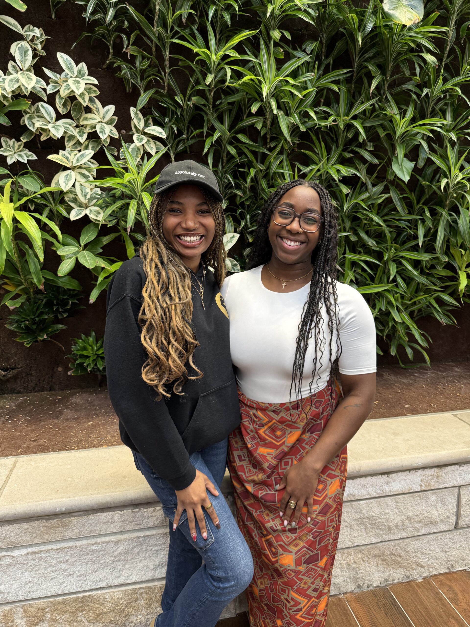 Vanessa Memeh et Abygail Montague travaillent ensemble pour renforcer l ...